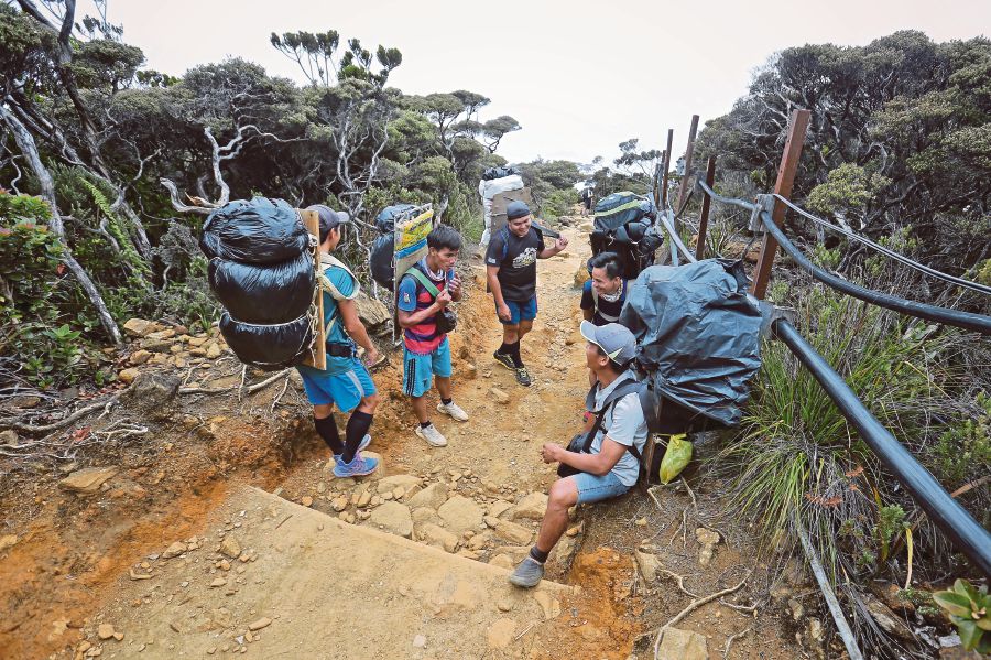 The young porter of Mount Kinabalu | a.geraldine